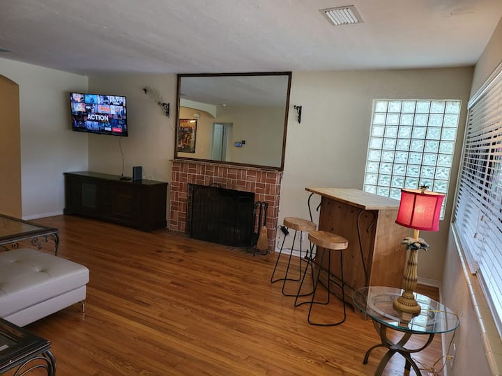 Large Apt Downtown Hollywood/beach Free Parking - Hollywood, FL