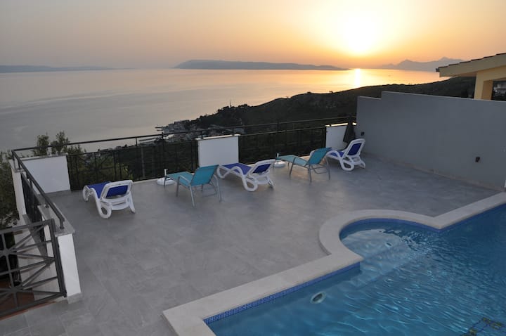 4 Star Spacious Apartment Private Pool,stunning Resort And Sea Views - Podgora