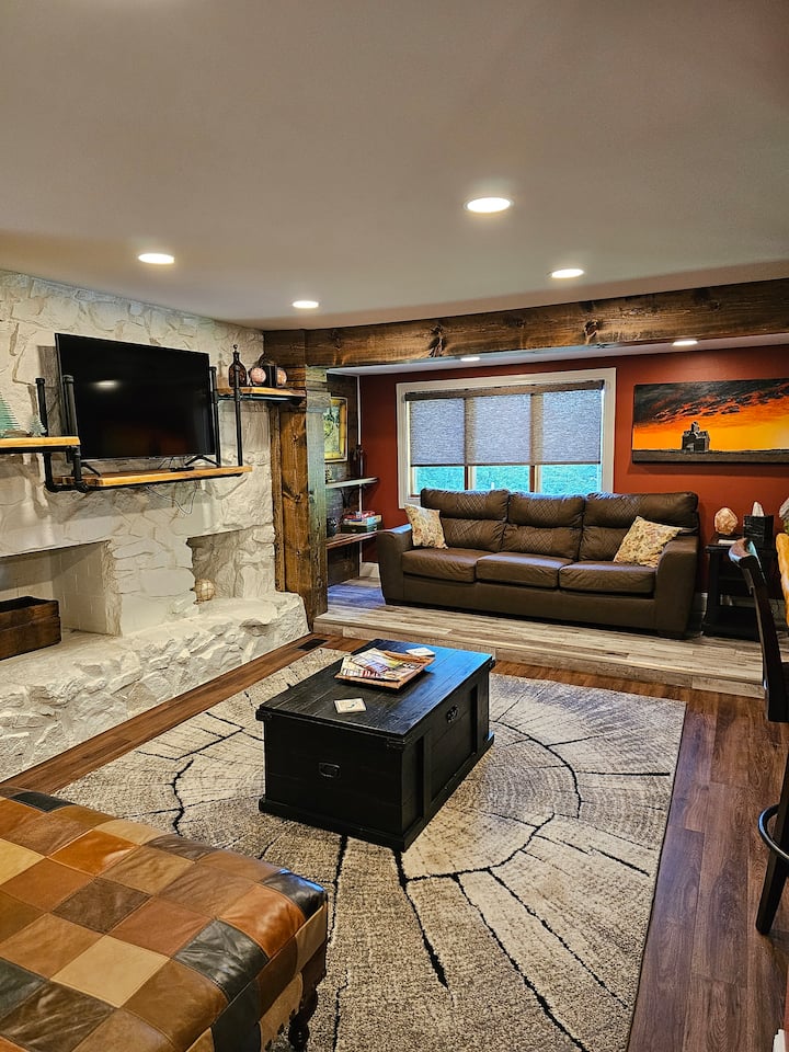 Captain Bill’s Lake House/seasonal Swimming Pool - Cloverdale, IN