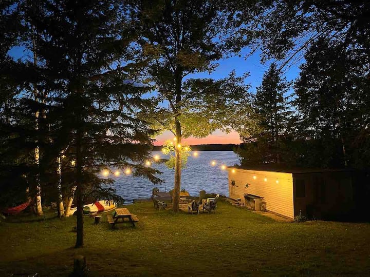The Birch Kawartha | Lakeside Cottage Sunset Views - Kawartha Lakes