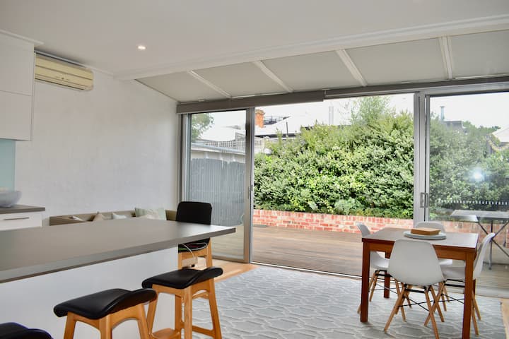 Charming Terrace House On Tree-lined Street - St Kilda
