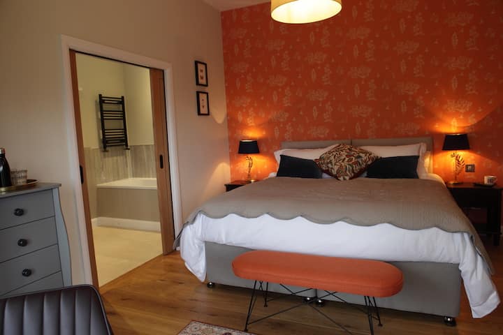 Cwmbach Lodge. Butterfly Luxury Room With View. - Hay-on-Wye