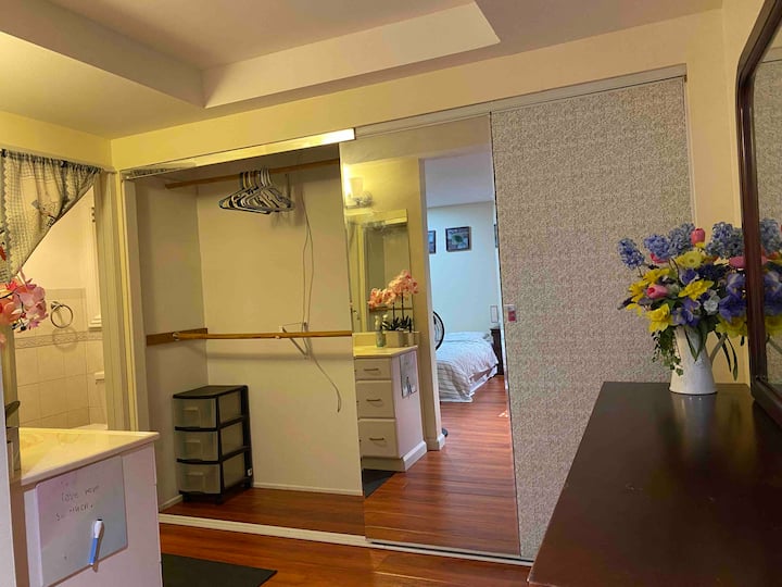 Master Room Near Irvine. Long Term Rental. - Costa Mesa, CA