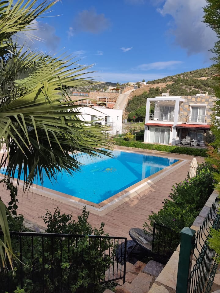 Bodrum Konacık Havuzlu Sitede Bahçe Katı Daire - Bitez