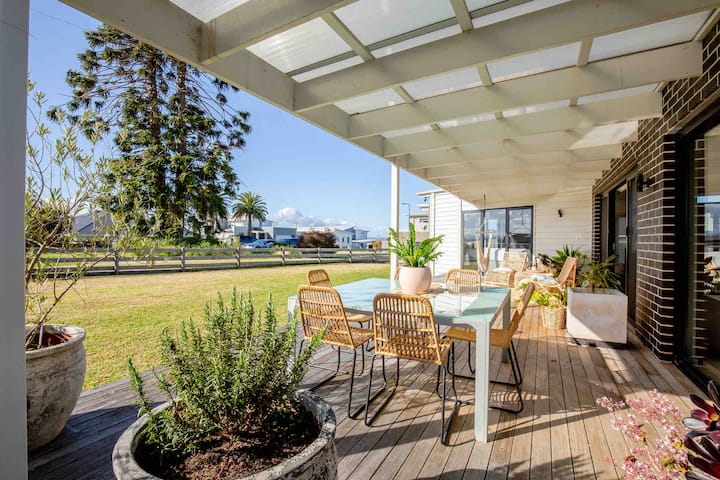 Infinity Views On The Lakes - Luxury Family Home - Bairnsdale