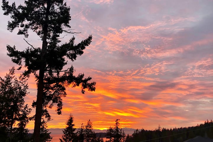 Barnacle Street Guest Suite - Sechelt