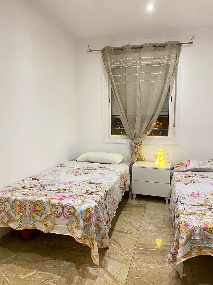 Alquiler De  Habitacion En Piso Compartido - Melilla