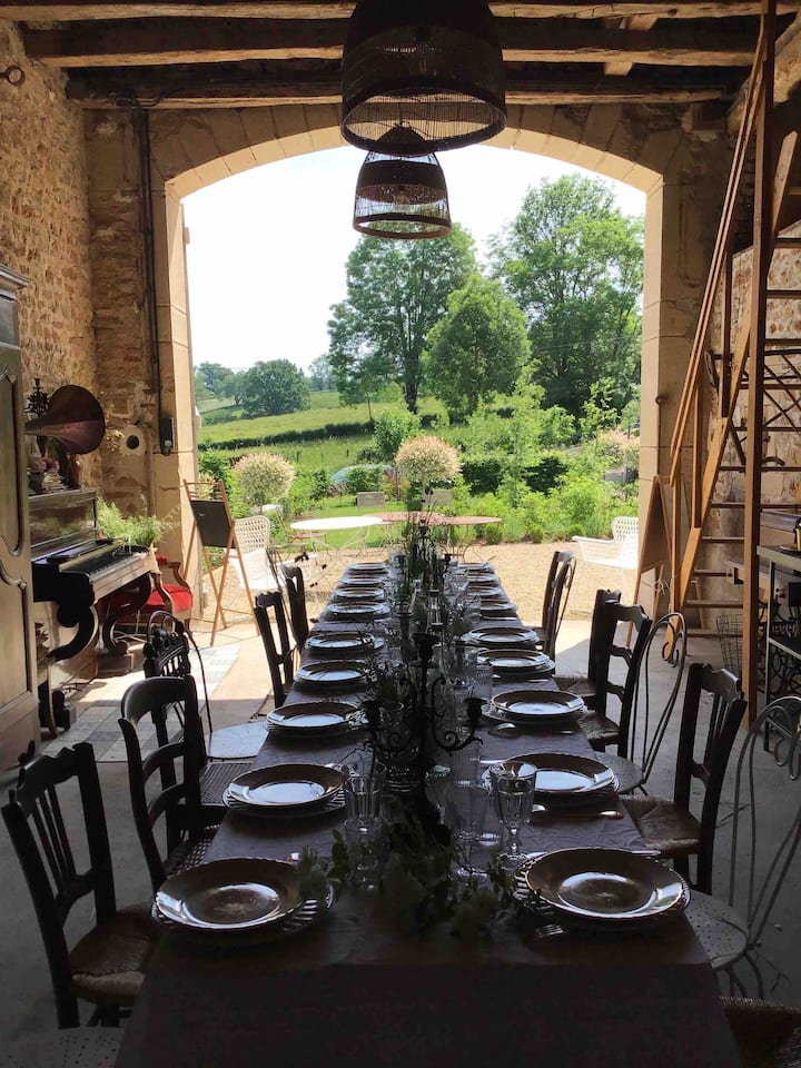 Intimate Wedding In Bourgogne Countryside. - La Clayette