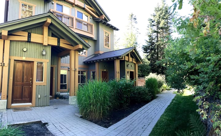 Peaceful Luxury Ski In Ski Out - Whistler