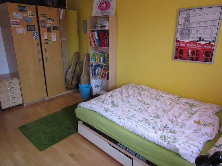 Beautiful Room In Family Apartment - Fribourg