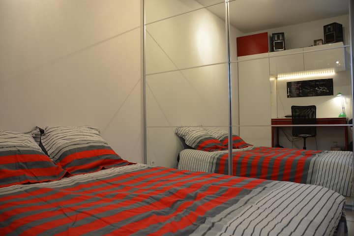 Coquette Chambre Et Son Ambassadeur Yoda à Antibes - Biot