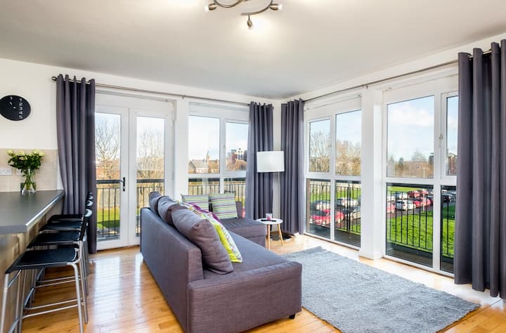 ☘️ Bright Large Modern 2 Bed 2 Bath Corner Suite ☘️ - Belfast