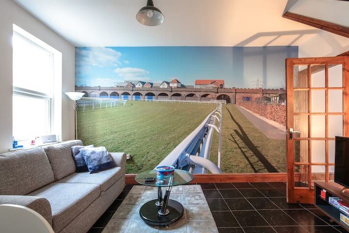 Home From Home City Centre Two Bedroomed House - Chester, UK