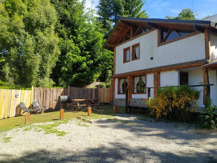 Cabaña Grande De Angostura.
Hasta 15 Personas - Villa La Angostura
