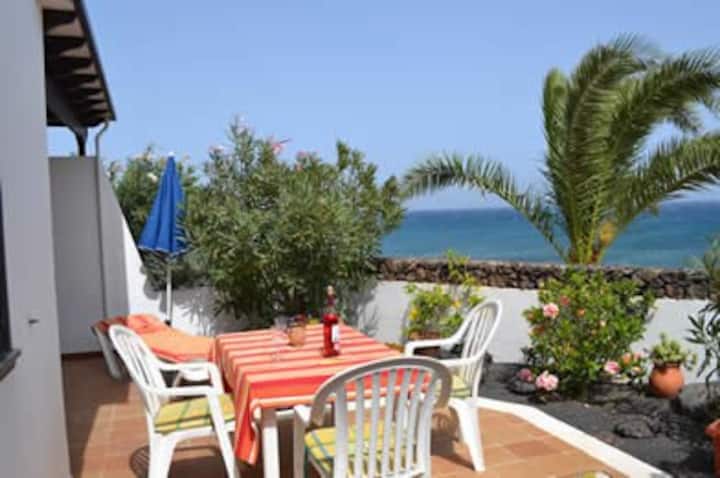 1st Row Bungalow - Dreamlike-exclusive Private Complex Directly By The Sea/beach/pool - Lanzarote