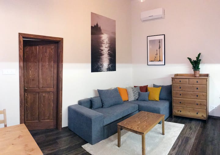 Square Deal Apartment With Ac - Budapest