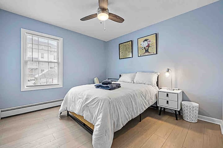 Best Value Downtown, Boudoir Rm 2 - Worcester, MA