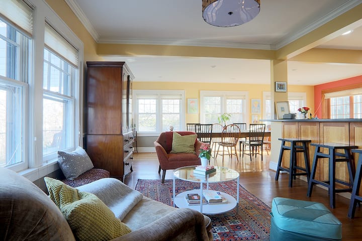 Bright, Spacious Room In Comfortable Private Home - Norwalk, CT