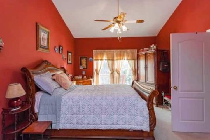 One Bdrm Beautiful Comfortable Master Bedroom Zen - 