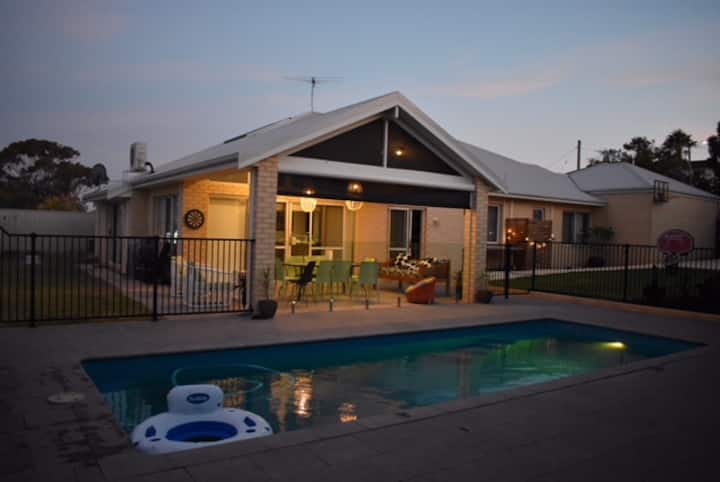 Family Home -  Perfect Location Close To Beach - Western Australia