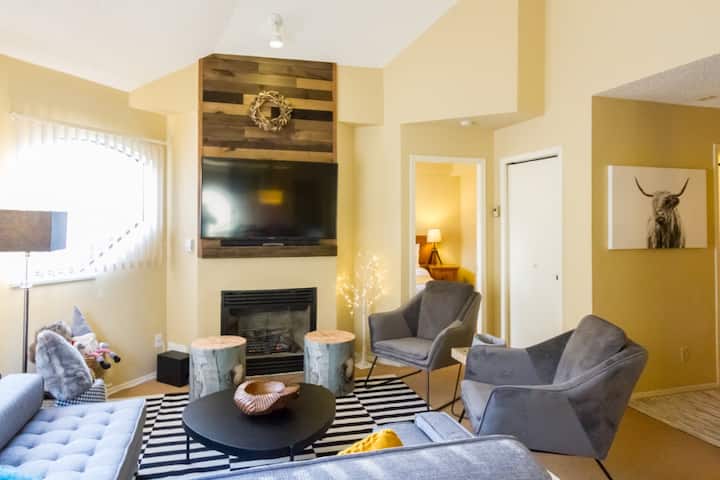 Whistler Penthouse! Ski In/out! Pool & Hot Tub! - Whistler