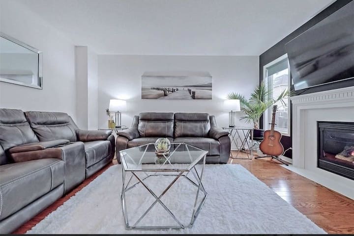 Cozy 1-bedroom With Private Washroom In A House - Bradford, ON, Canada