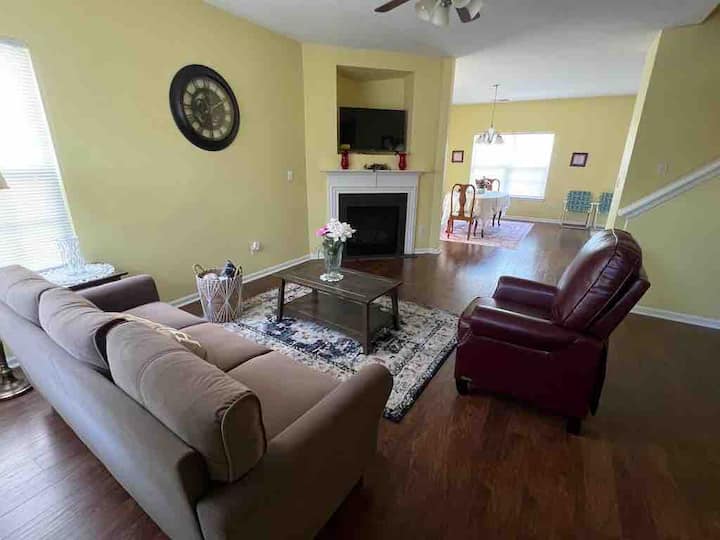 Beautiful 3 Bedroom Town House - Concord, NC