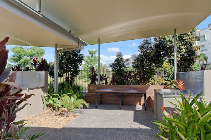 Modern Townhouse With Pool And Gym - Oxley
