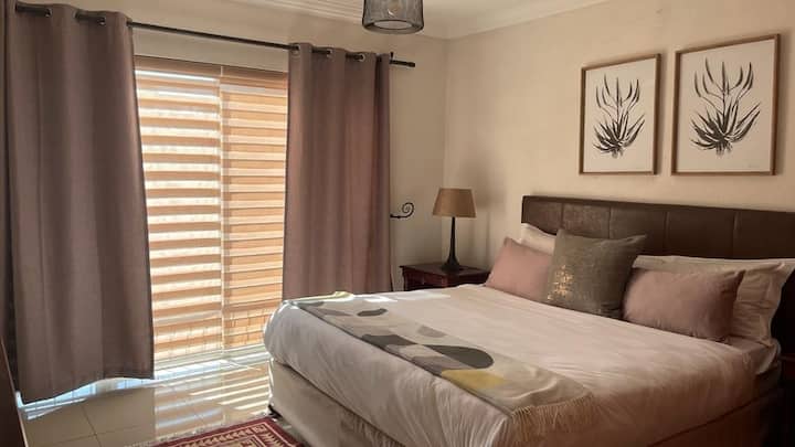 Sunninghill Luxury Spacious Executive Penthouse - Sandton