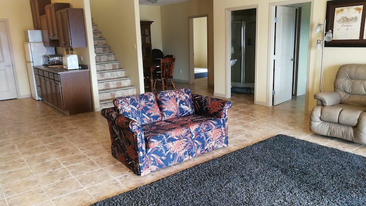 Best View Separate Entrance Suite - Penticton