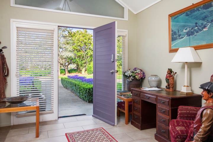 Homestead On 9 Hole Golf Course - Tuakau