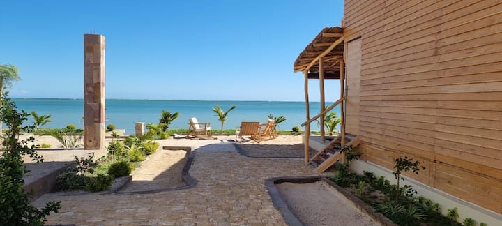 Cabane Moderne, Pied Dans L'eau - Madagascar