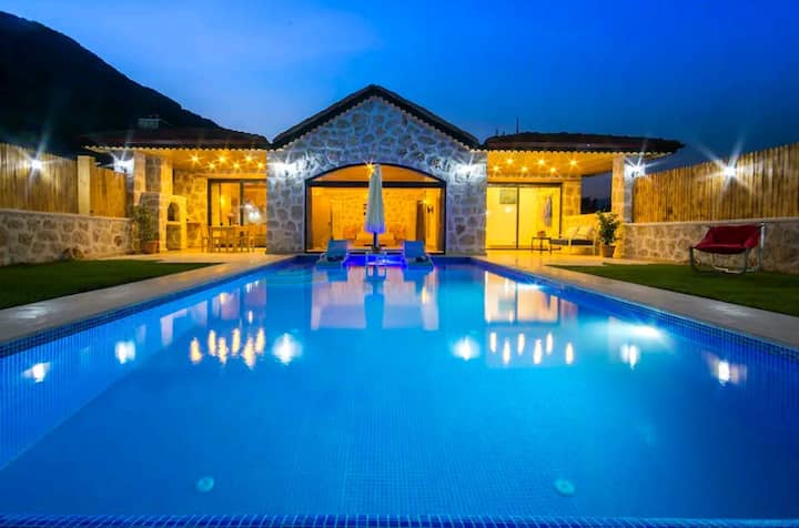 Kaşkalkan Isıtmalıhavuzlu Korunaklı Balayı Villası - Turkey
