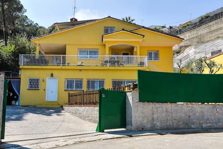 La Casita Amarilla Casa De Montaña Cerca De Bcn - Mataró
