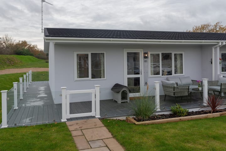 "Spectacular Contemporary 2 Bedroom Chalet" - Lowestoft