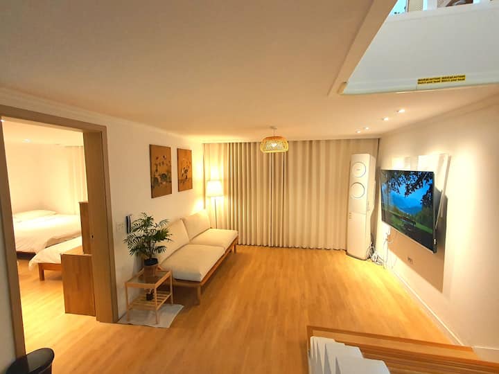 [합법숙소]홍대입구5분#3룸#2화장실#복층#16명까지#바닥난방#온수 - South Korea