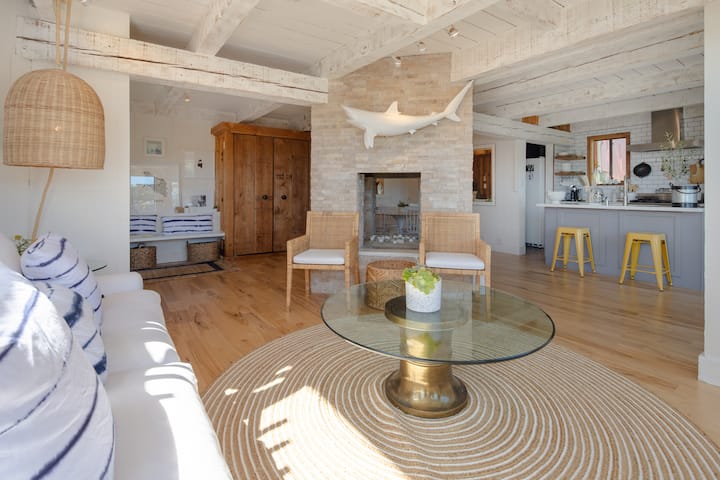 Designers Corinthian Island Coastal Retreat - Tiburon