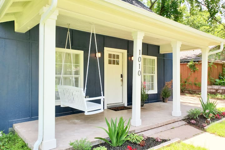 Downtown Dweller: Denison 3bdrm Near Main St - Lake Texoma