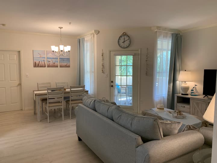 Luxury 2bdrm Condo, Near Clearwater Beach. - Clearwater, FL