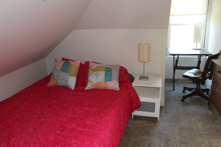 Quiet Room - Great Location! - Boston, MA