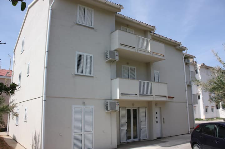 Lovely City Apartment For 2+2 With Parking Space - Pag