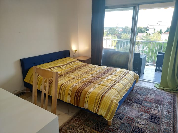 Comfortable Private Room With Balcony, Antibes - アンティーブ