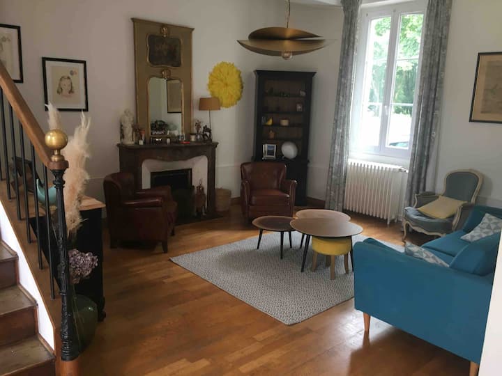 Charmante Maison Ensoleillée Avec Jardin - Laval, France