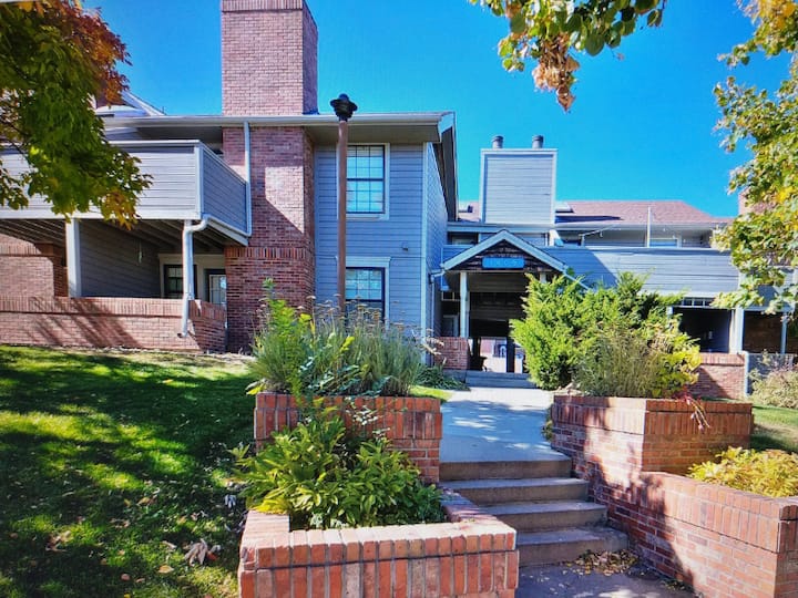 Home In University Hill - Fiske Planetarium