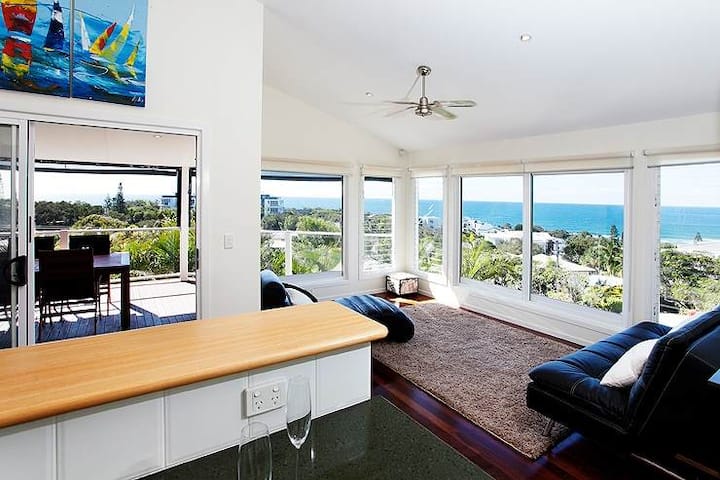 Beach Lookout - Fantastic Ocean Views - Sunshine Coast Queensland, Australia
