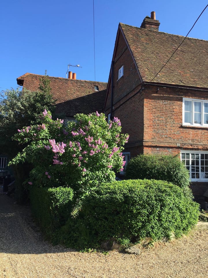 The Olde Gardeners Rooms  (Suite 3 Rooms) - Aylesbury