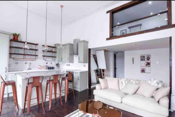 Beautiful 2 Bedroom Flat In The Heart Of Reading - Reading