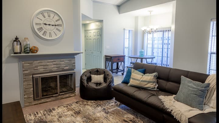 Corporate *Executive* Condo Newly Furnished
Gated - Arlington, TX
