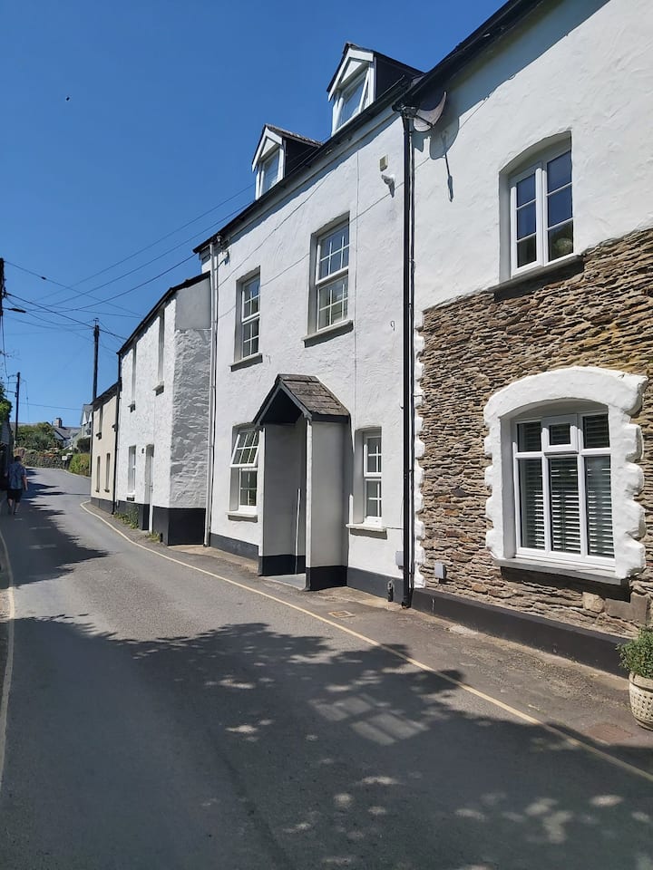 Cottage With Sea Views & Garden. - North Devon