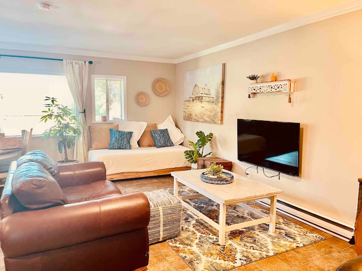 Completely Detached Farmhouse Amazing Views - Aldergrove